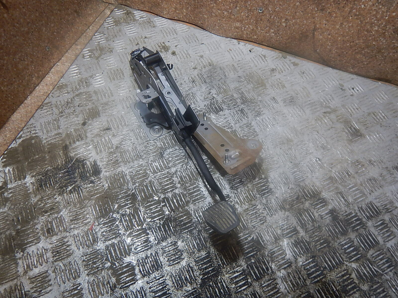 Б/У Педаль тормоза, Ford (Форд)-FOCUS 2 (05-08) FORD FOCUS 2 (05-08) Без повреждений. 284690 FORD арт. 4M512467AN