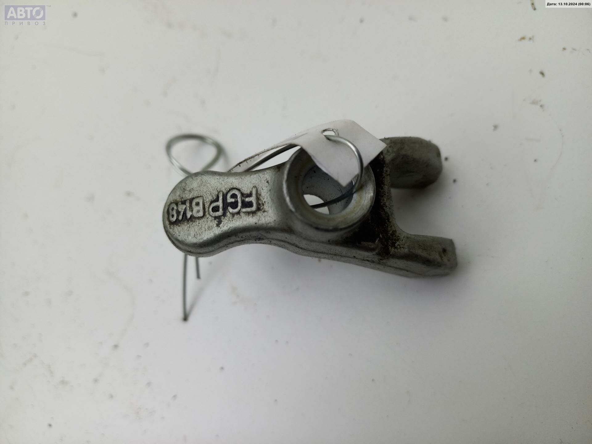 Скоба (кронштейн) крепления форсунки Opel Zafira B (2004-2014)