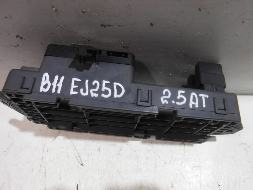 Блок предохранителей Subaru Legacy II 82202AC080