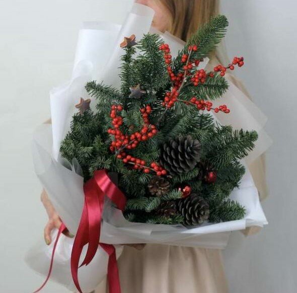 Шикарный букет из натуральной датской ели нобилис в дизайнерской упаковке