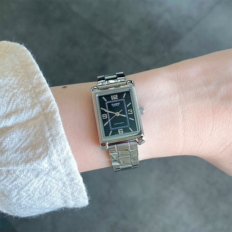 Наручные часы CASIO Collection, серебряный, черный — фото 1