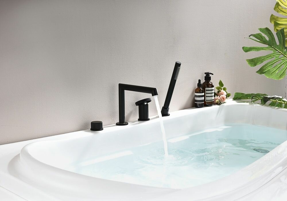 19133-C Смеситель на борт ванны (4-отв, черный) GANZER