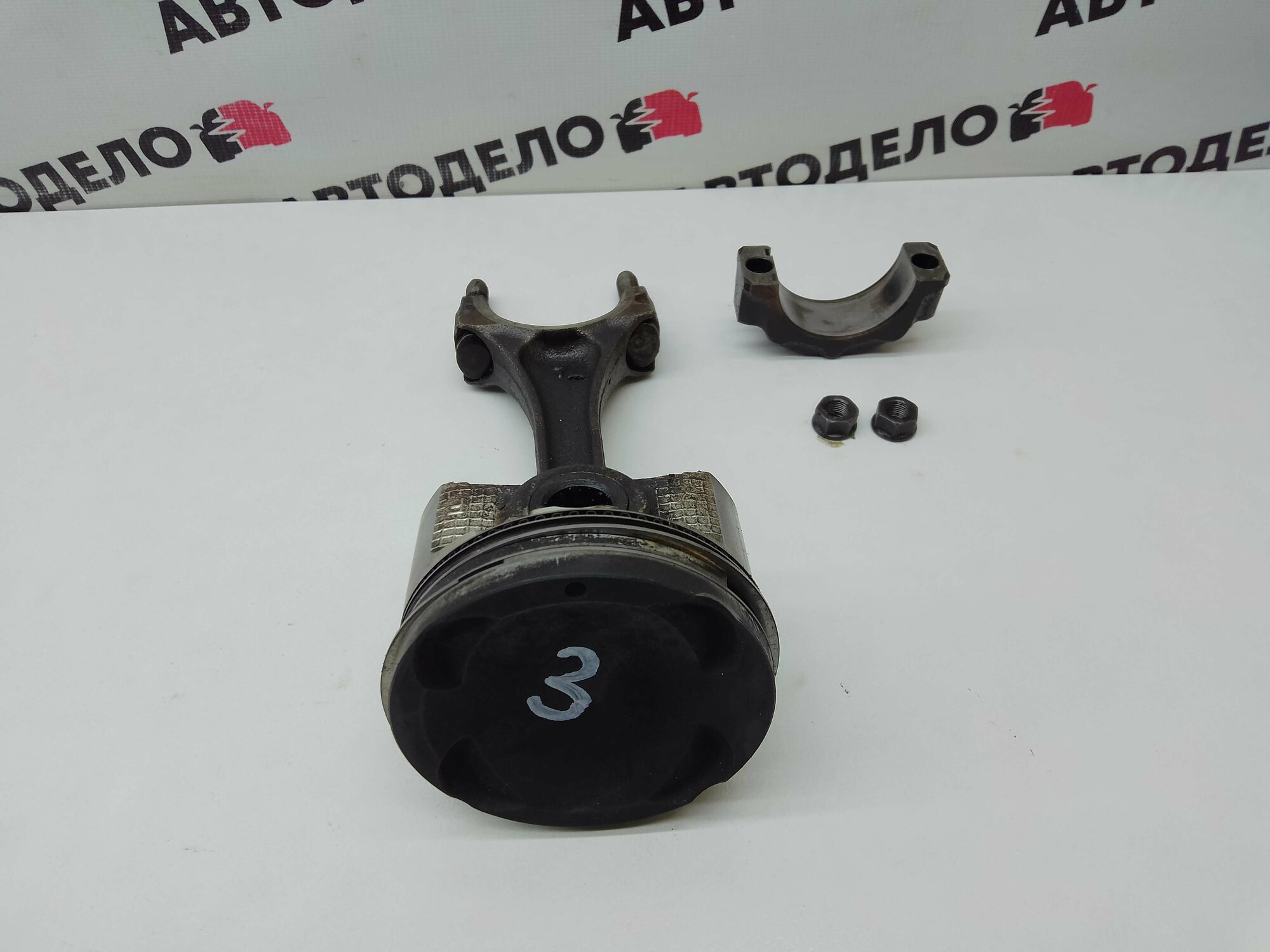 Поршень с шатуном Mazda 323 BA 1998 г.в