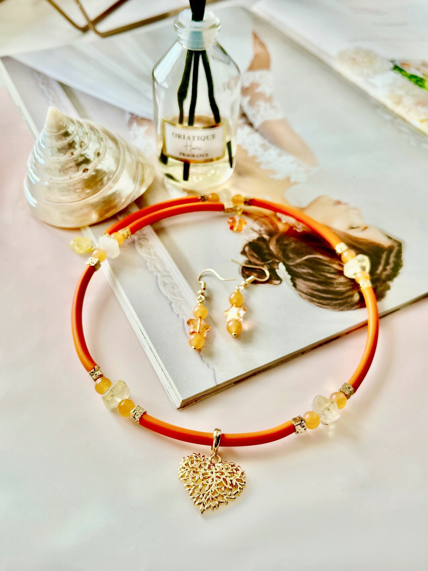 Комплект бижутерии: колье, каучук, агат, стекло