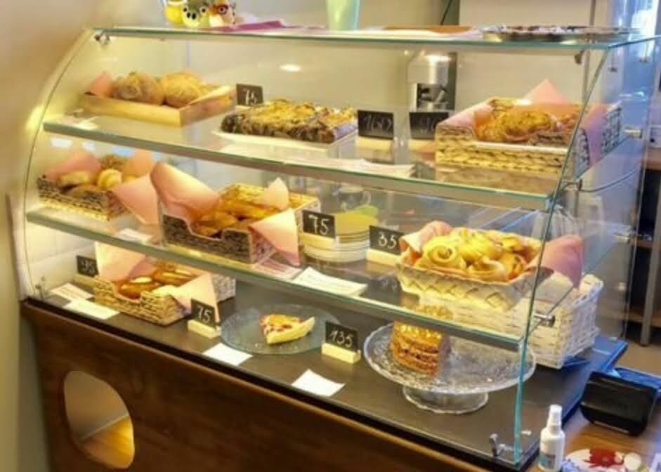 Настольная стеклянная 3 ярусная витрина для выпечки