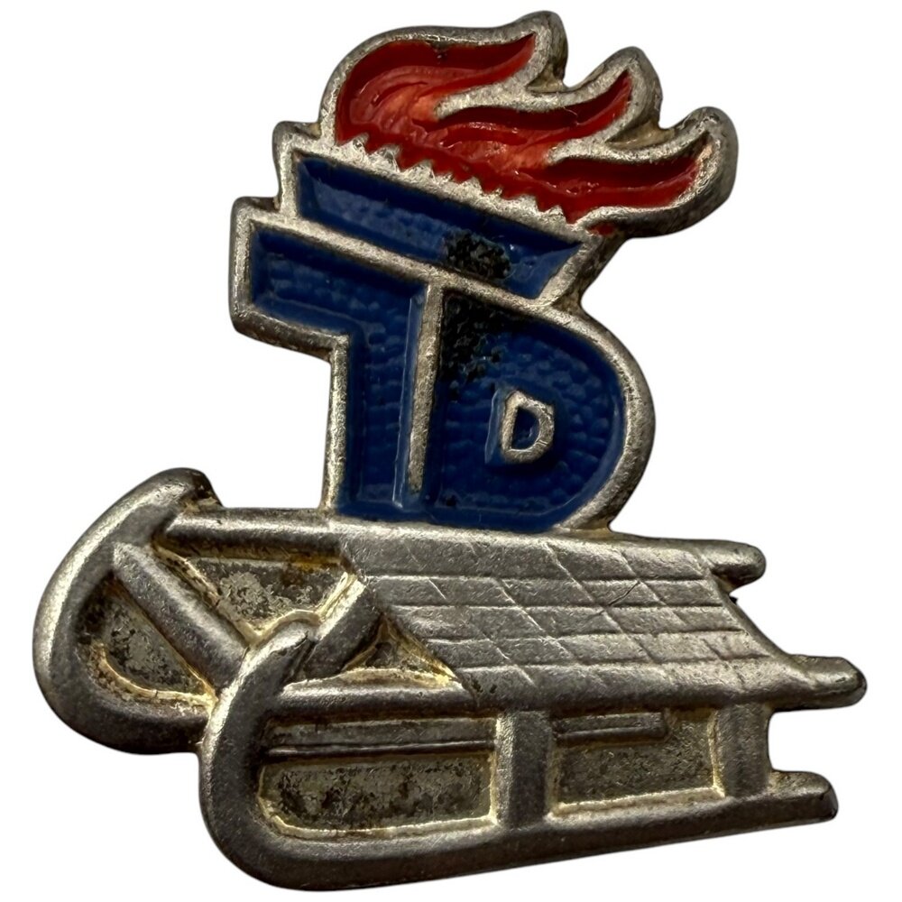 Знак "Соревнования по санному спорту среди пионеров" ГДР 1961-1970 гг.