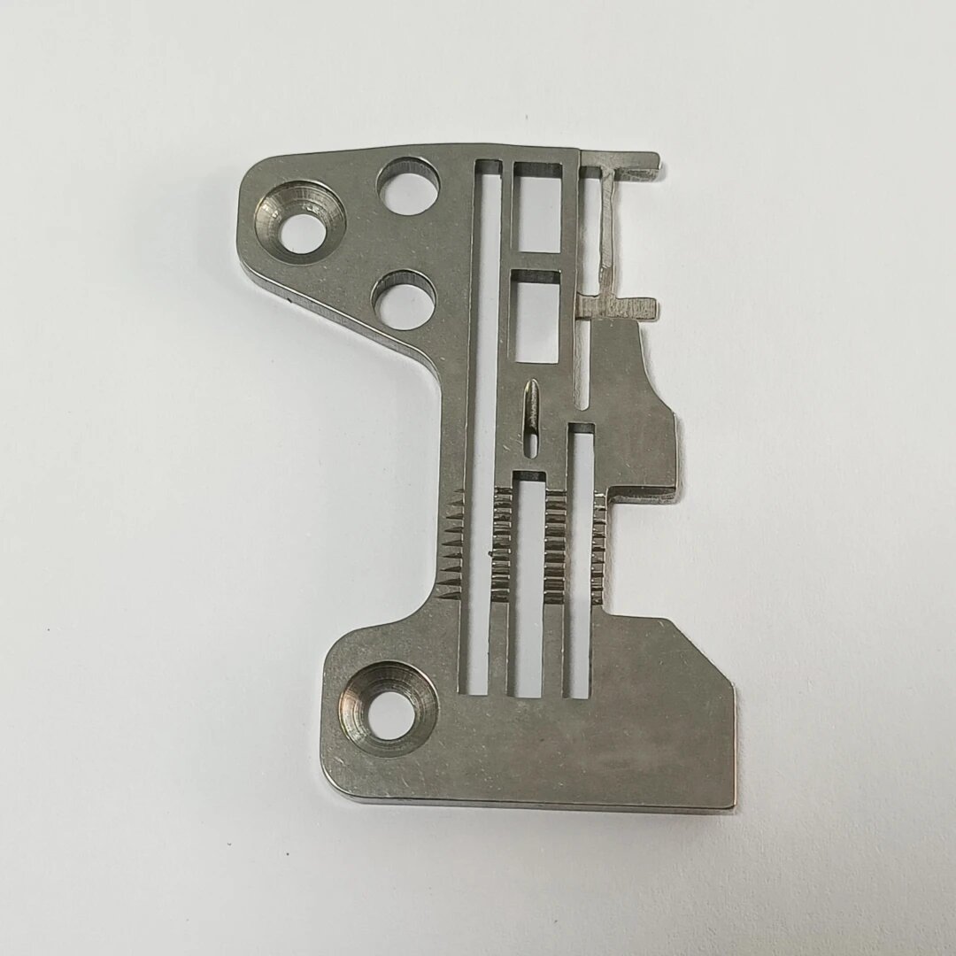 Игольная горловая пластина R4612-J0F-F00 для швейных машин Juki MO-3616 MO-3716