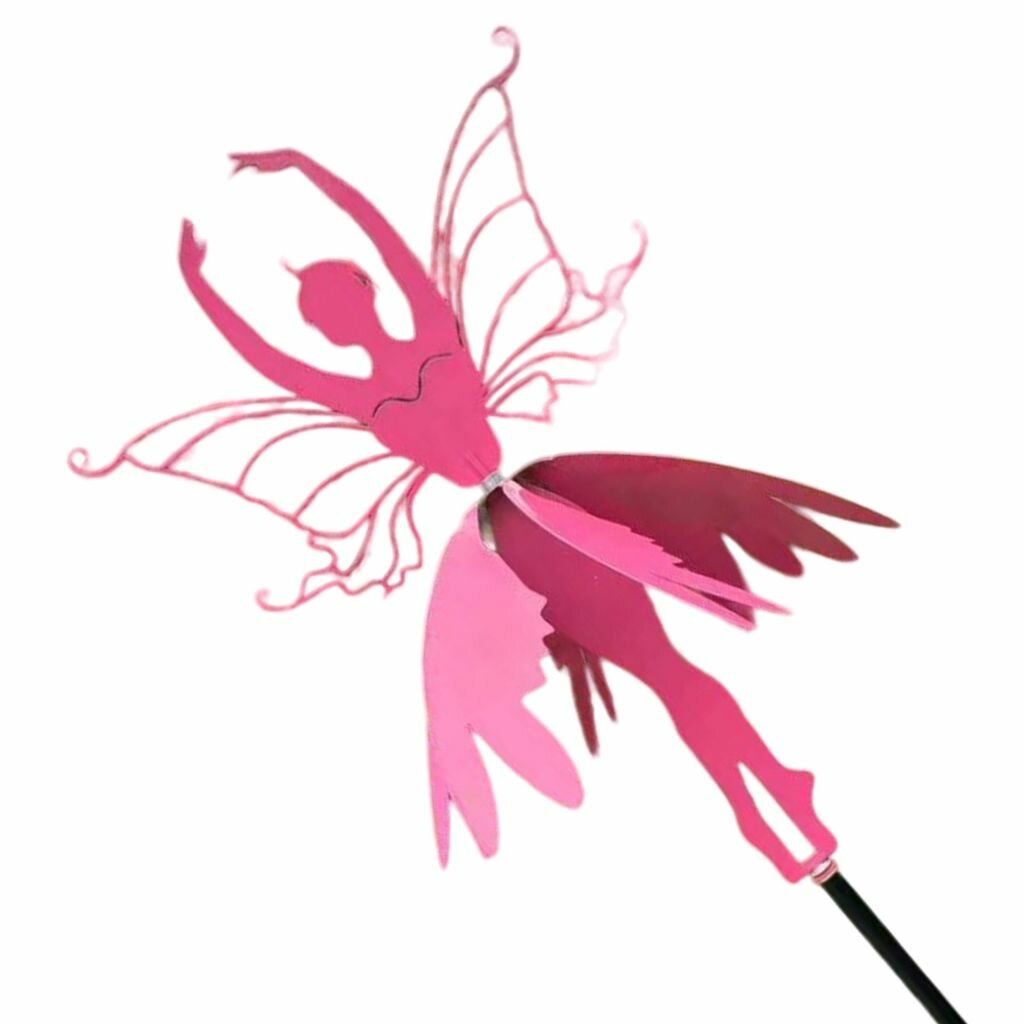 Художественная скульптура в виде цветочных колесиков среди вращающихся на ветру садовых статуй на колу