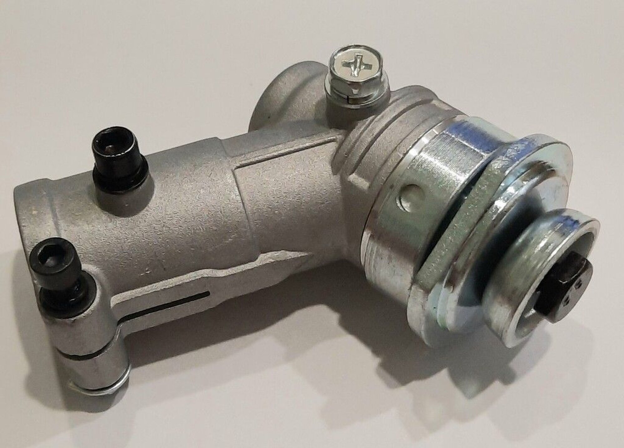 Редуктор в сборе для ремонта мотокосы Макита EM2500 и EM2600