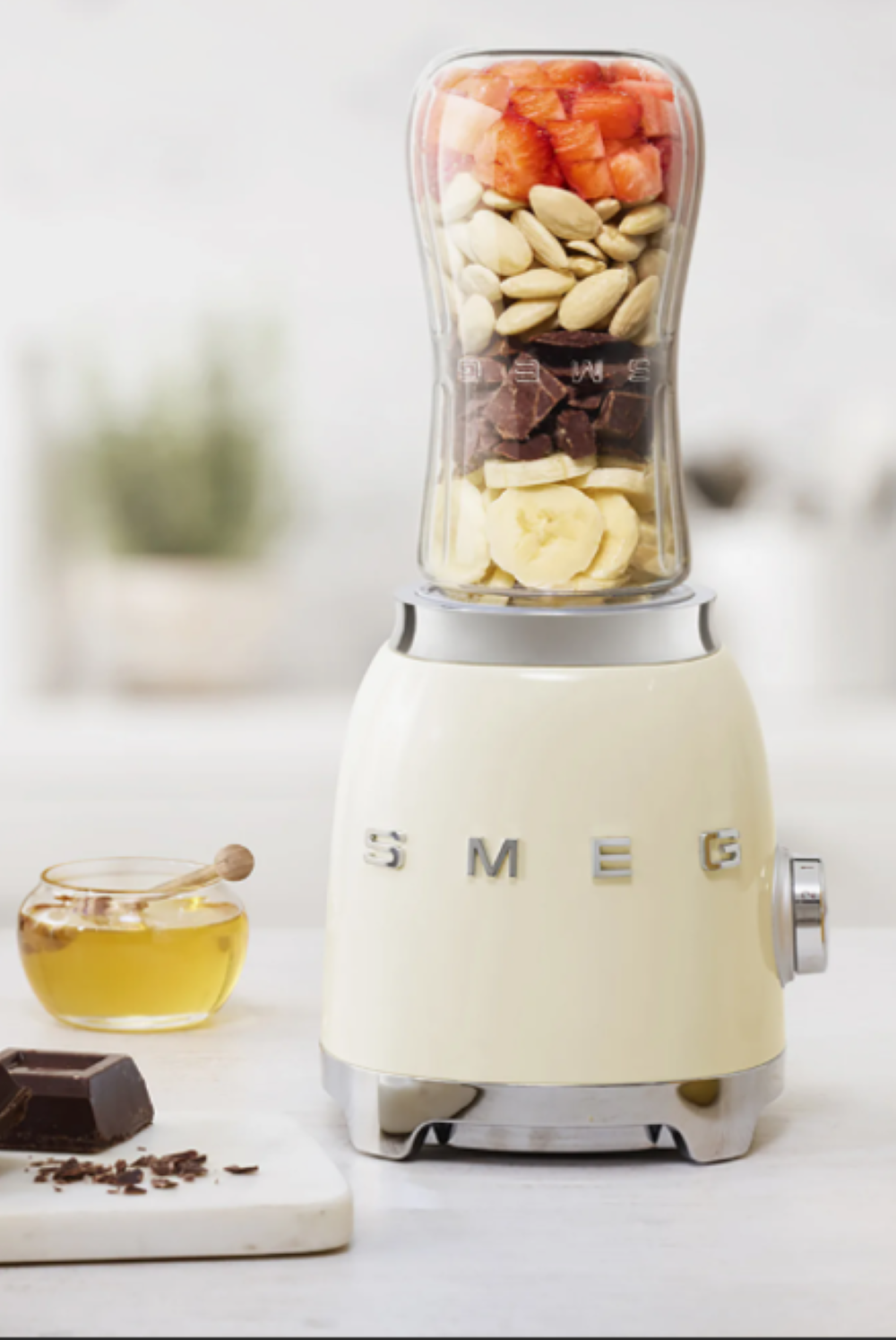 Блендер Smeg PBF00CREU, 300 Вт, нержавеющая сталь, цвет кремовый