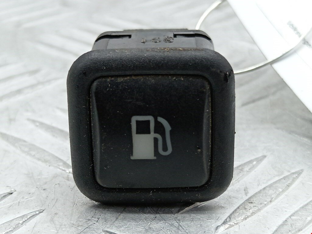 Кнопка открытия лючка бензобака Volkswagen Golf 4 3B0959833A01C арт. 1949017