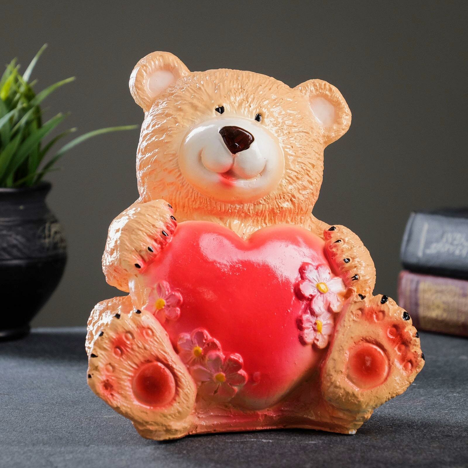 Копилка для денег «Мишка с сердцем», гипс, 16.5×18.5 см