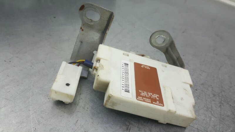 Блок управления электронным ключом Toyota Crown