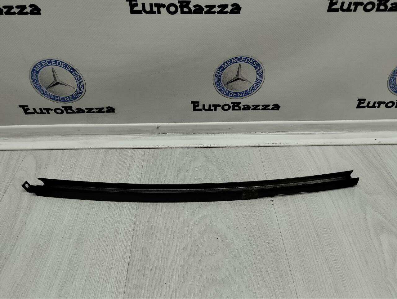 Направляющая стекла задней двери Mercedes W203 A2037300219