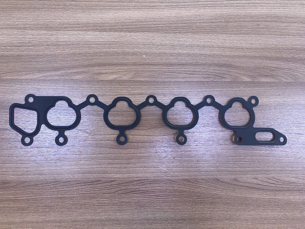 Прокладка впускного коллектора (дв. Mitsubishi 2.0, 2.4 4G63, 4G64, 4G69) Great Wall Hover (H1 H3 H5) Chery Cross Eastar Eastar Tiggo (дв. Мицубиши 2.0, 2.4 4джи63, 4джи64, 4джи69) Грейт Вол Ховер (АШ1 АШ3 АШ5) Чери Крос Истар Истар Тиго