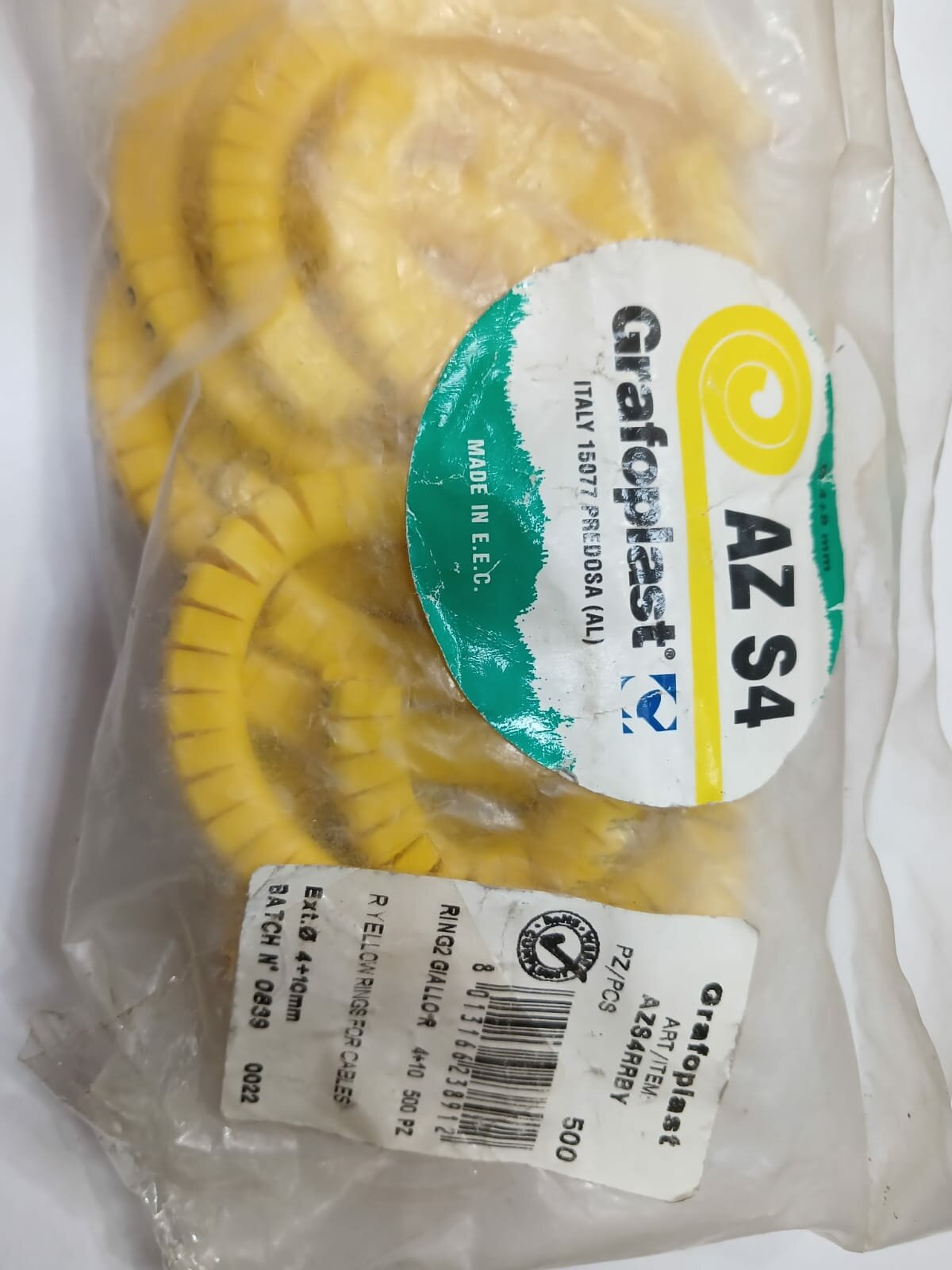 Колечко маркировочное R, 4-8 мм. черное на желтом (уп.500шт) AZS4RRBY DKC