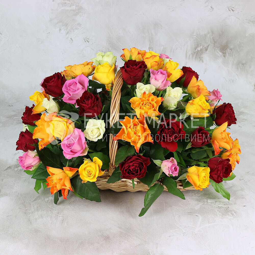 Букет живых цветов "Микс роза", 51 роза, высота 40 см, в корзине