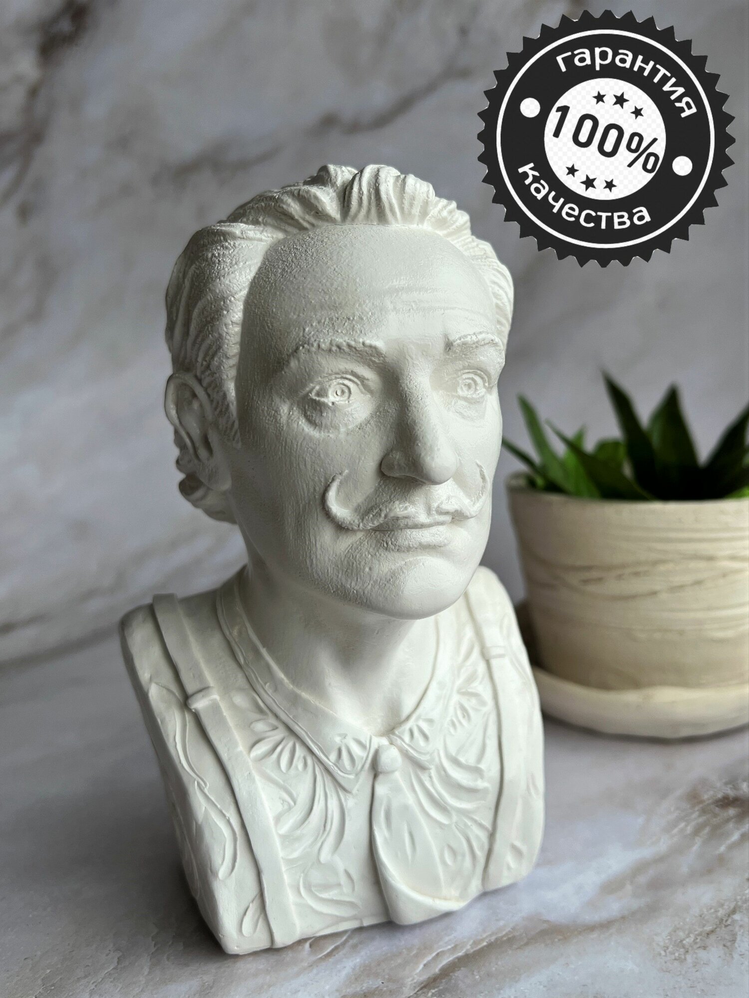 Статуэтка бюст Сальвадор Дали белый. Гипс. Высота 15 см.