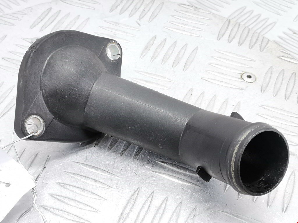 Корпус термостата Volkswagen Touran 1 06A121121C арт. 1989535