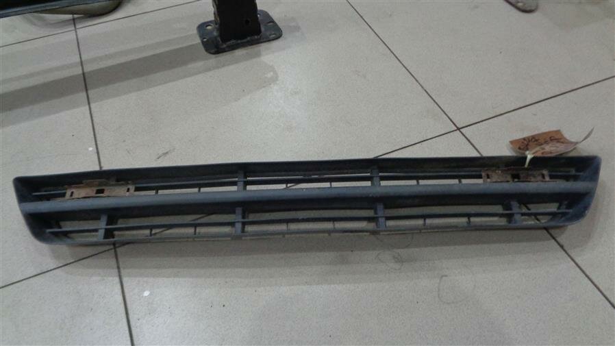 Решетка в бампер нижняя от Ford Focus 1 1998-2005