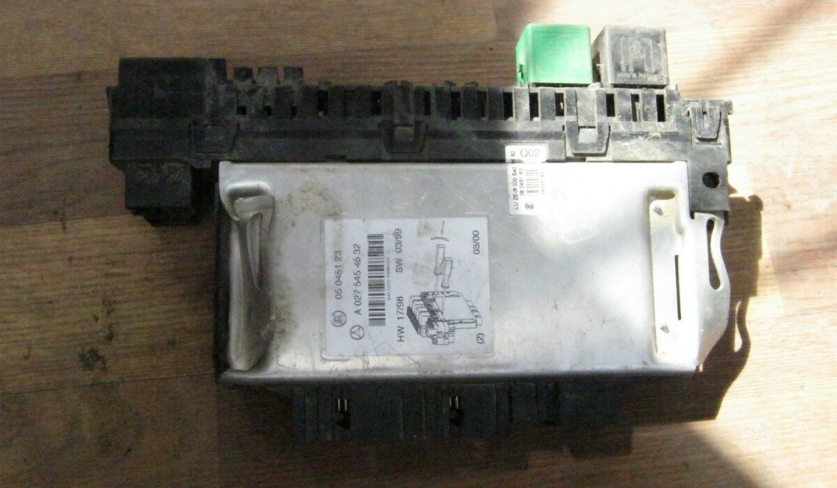 Блок предохранителей W220 S-klass Mercedes-Benz A0275454532