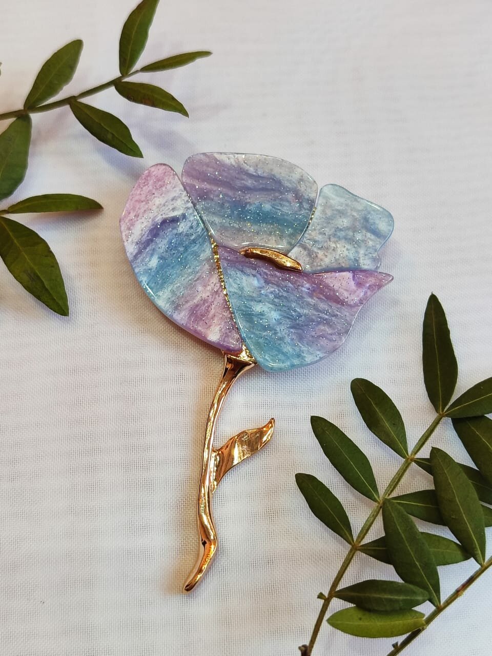 Брошь, пластик