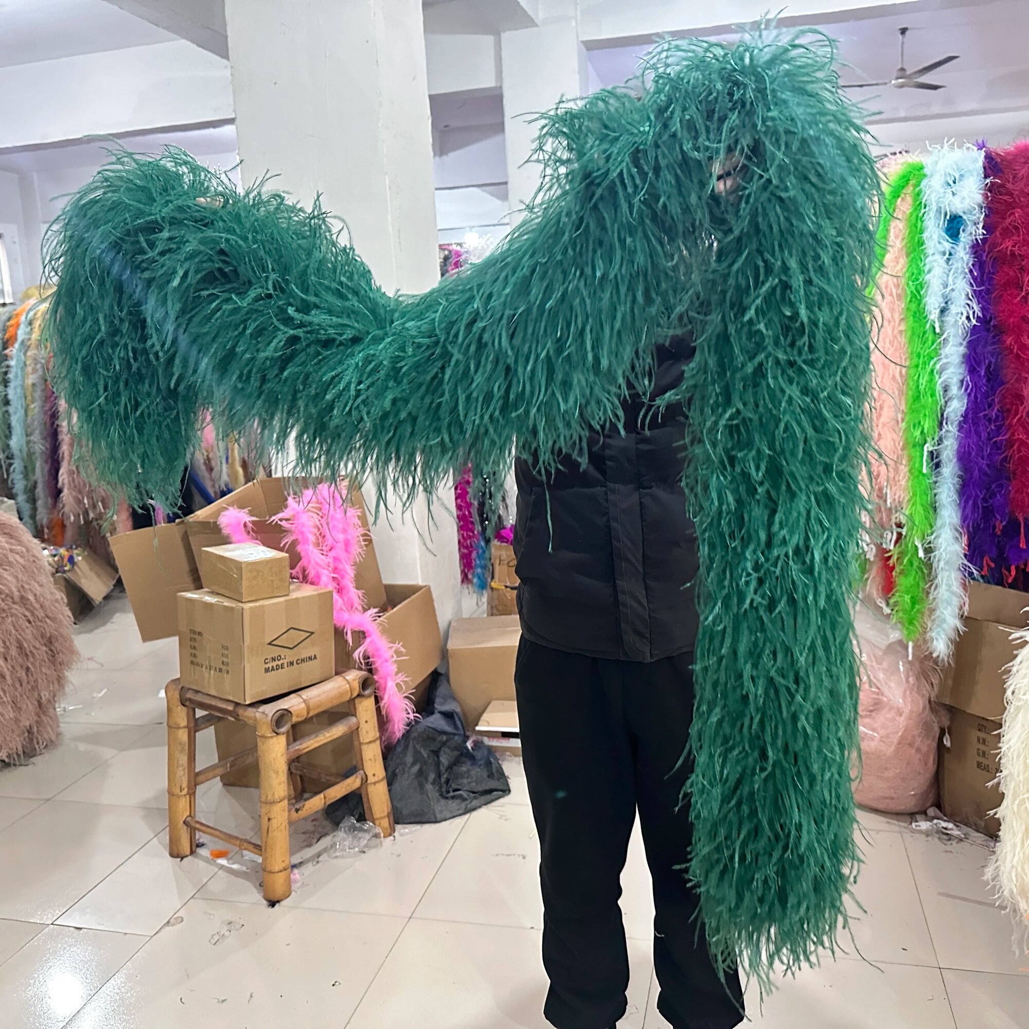 Страусиное перо, красное, 2 метра, WqlcraftS Изумрудный, 6PLY, dark green