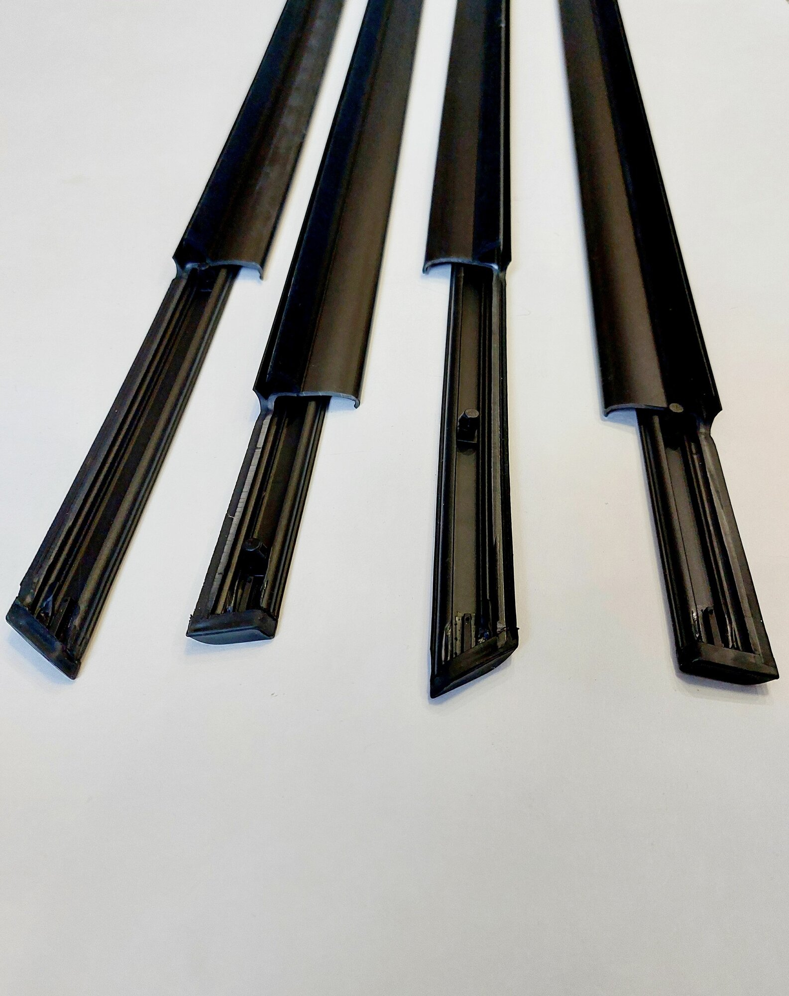 Комплект уплотнителей стекла двери внешний "бархотка" на LADA VESTA/Веста 4 шт.