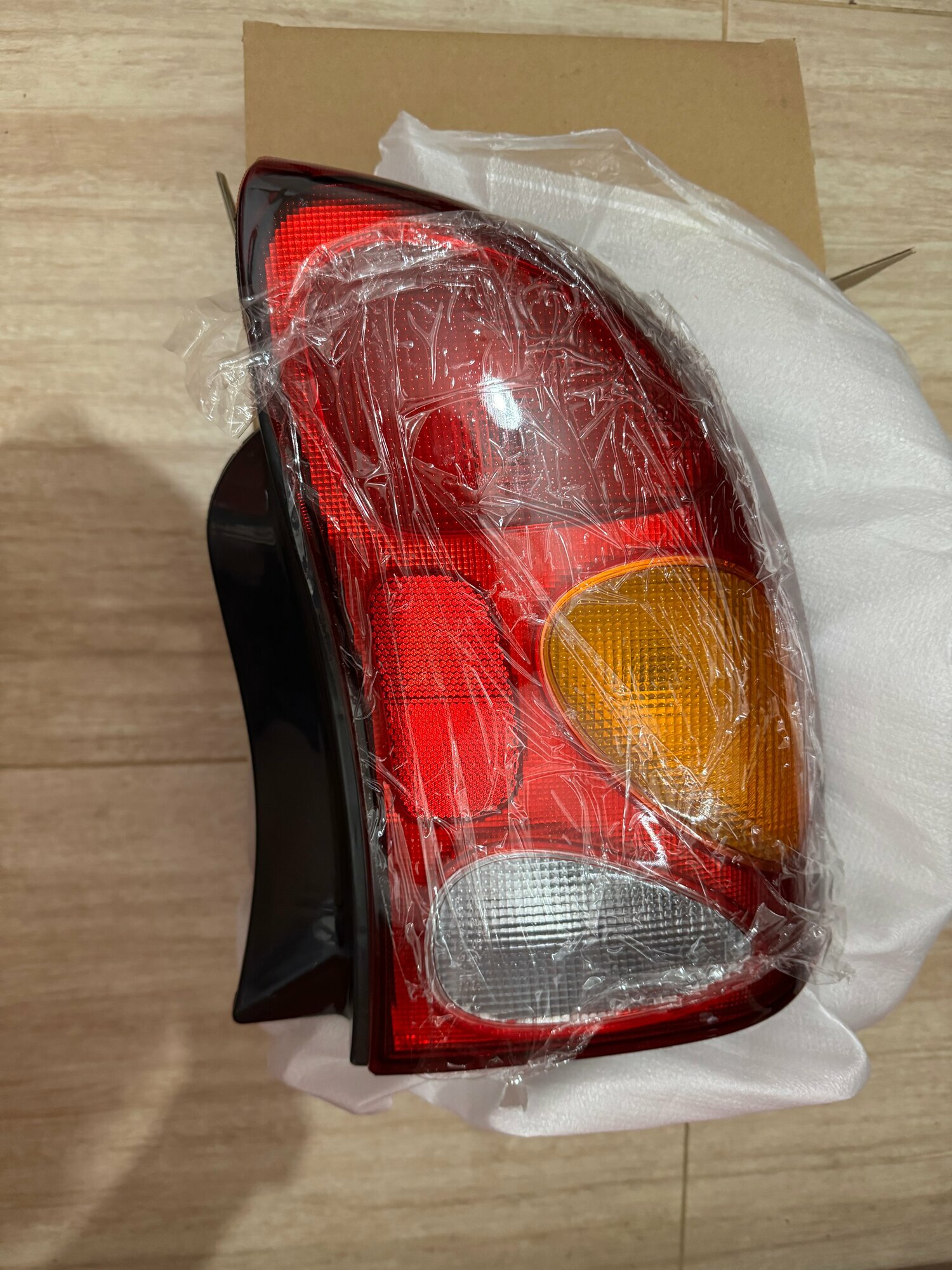 Chevrolet Lanos задний фонарь правый , новый Hengda