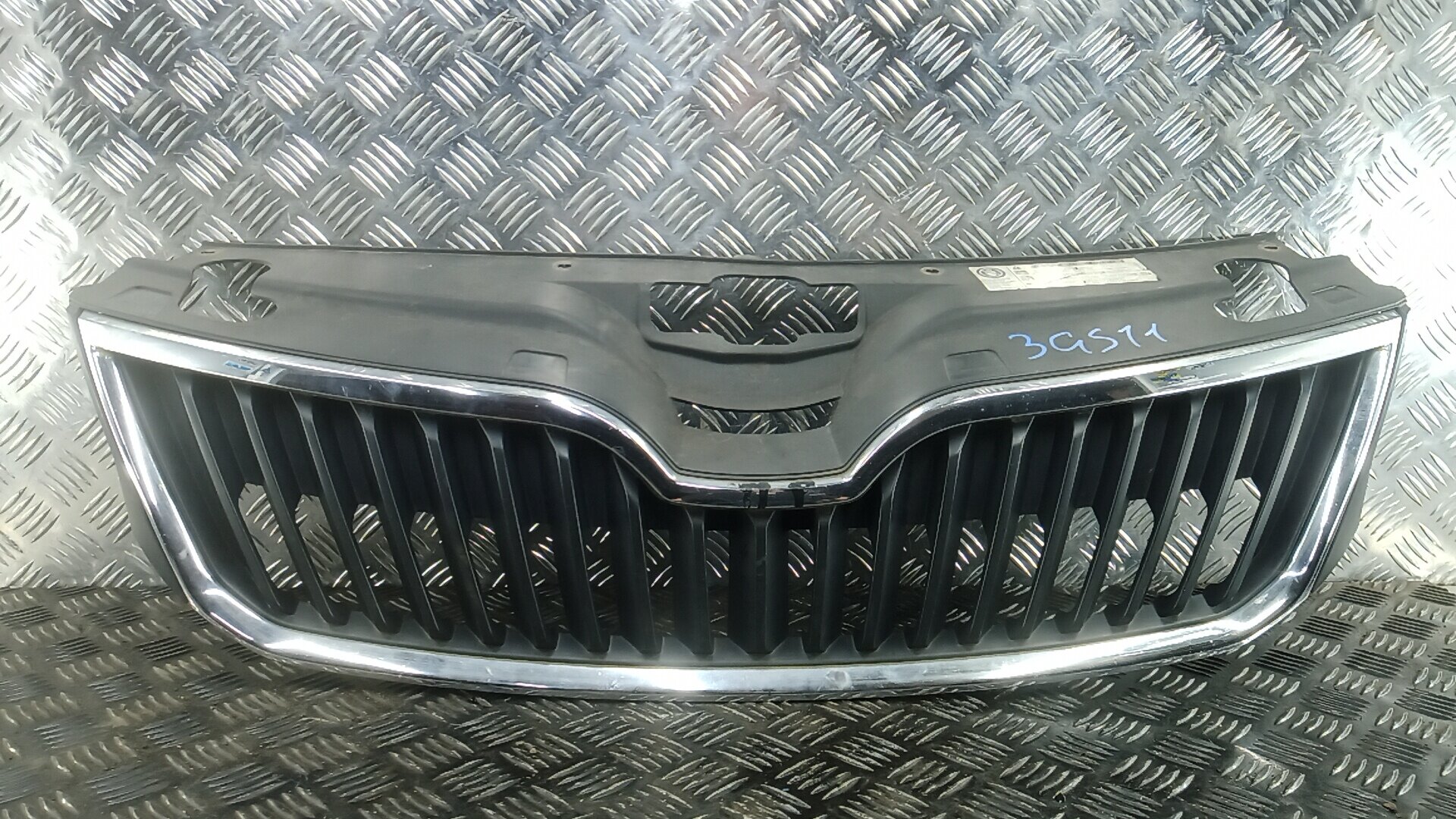 Решетка радиатора SKODA RAPID, Номер 5JA853651, 5JA853607