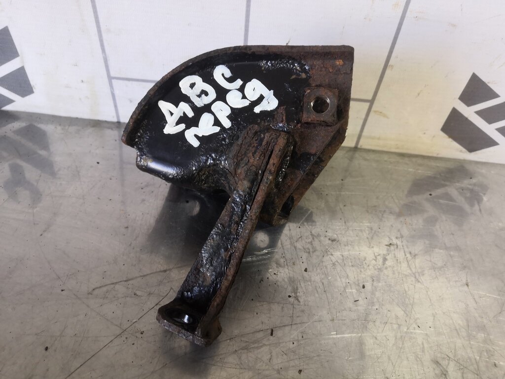 Кронштейн двигателя передний Suzuki SX4 2006-2013