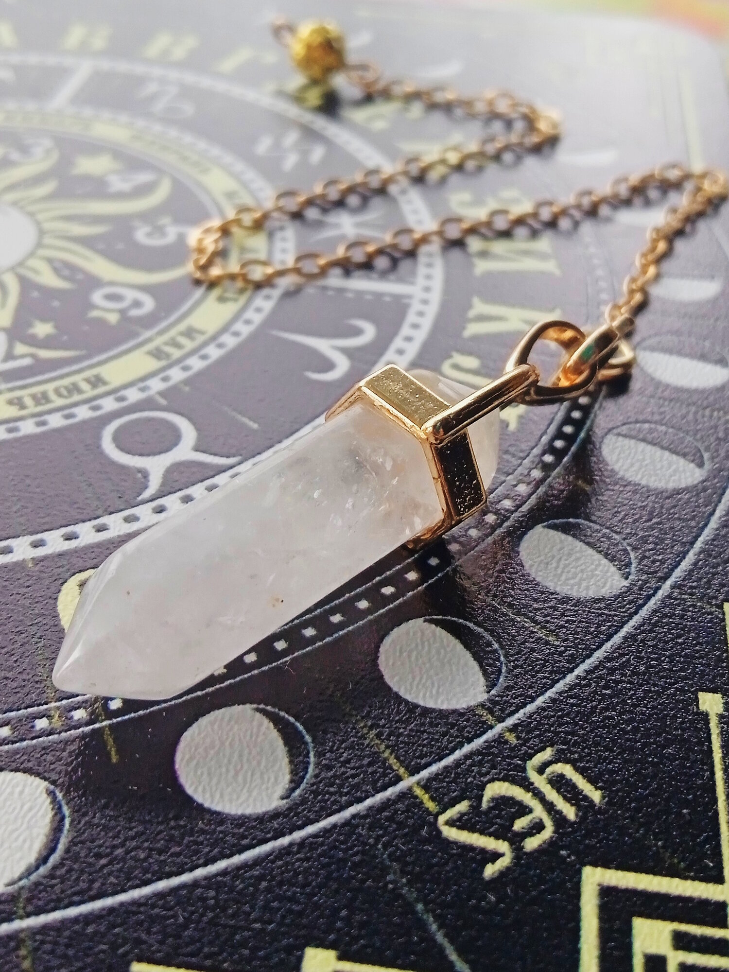 Маятник кристалл 35 мм подвеска горный хрусталь на цепочке / биолокация, гадание, диагностика организма, поиск клада, ответы на вопросы/