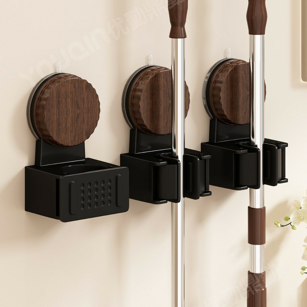 Настенный зажим для швабры из черного дерева с вращающейся присоской mop clip*3