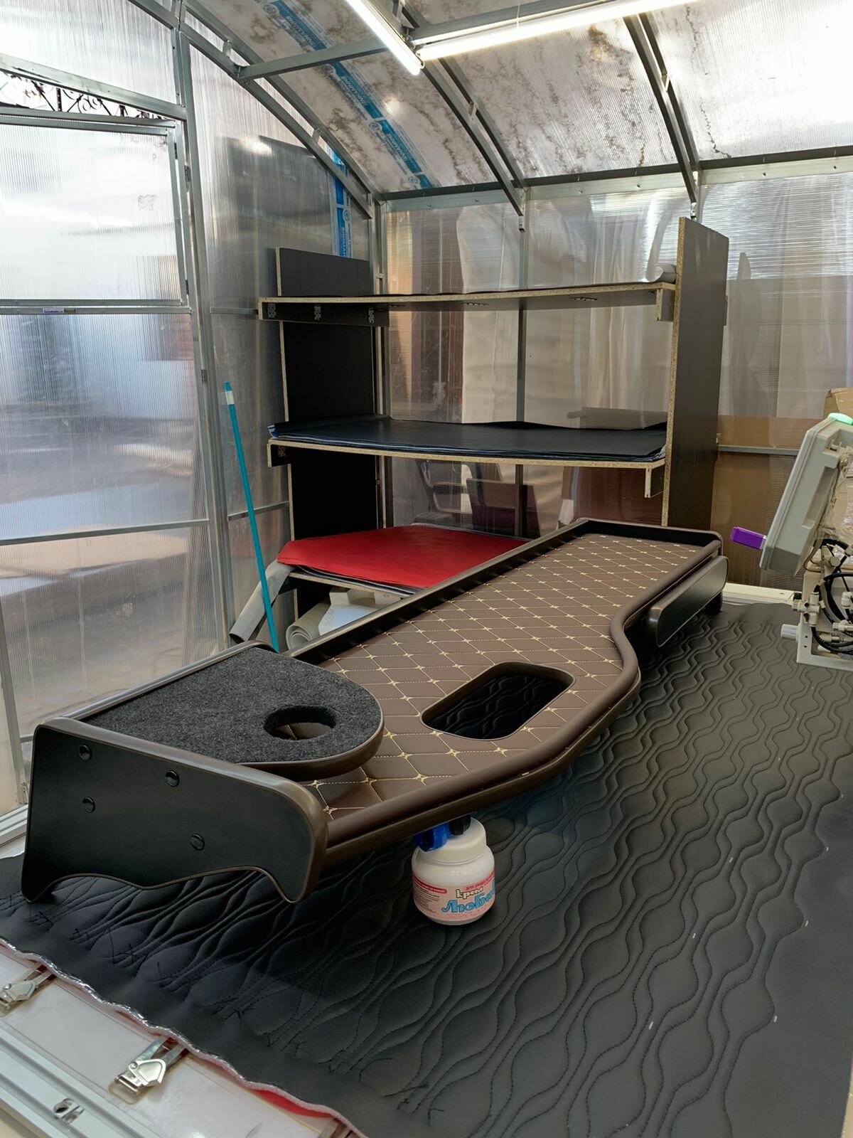 Полка столик с ящиком и подстаканником для КАМАЗ 5490 NEO КАМАЗ НЕО