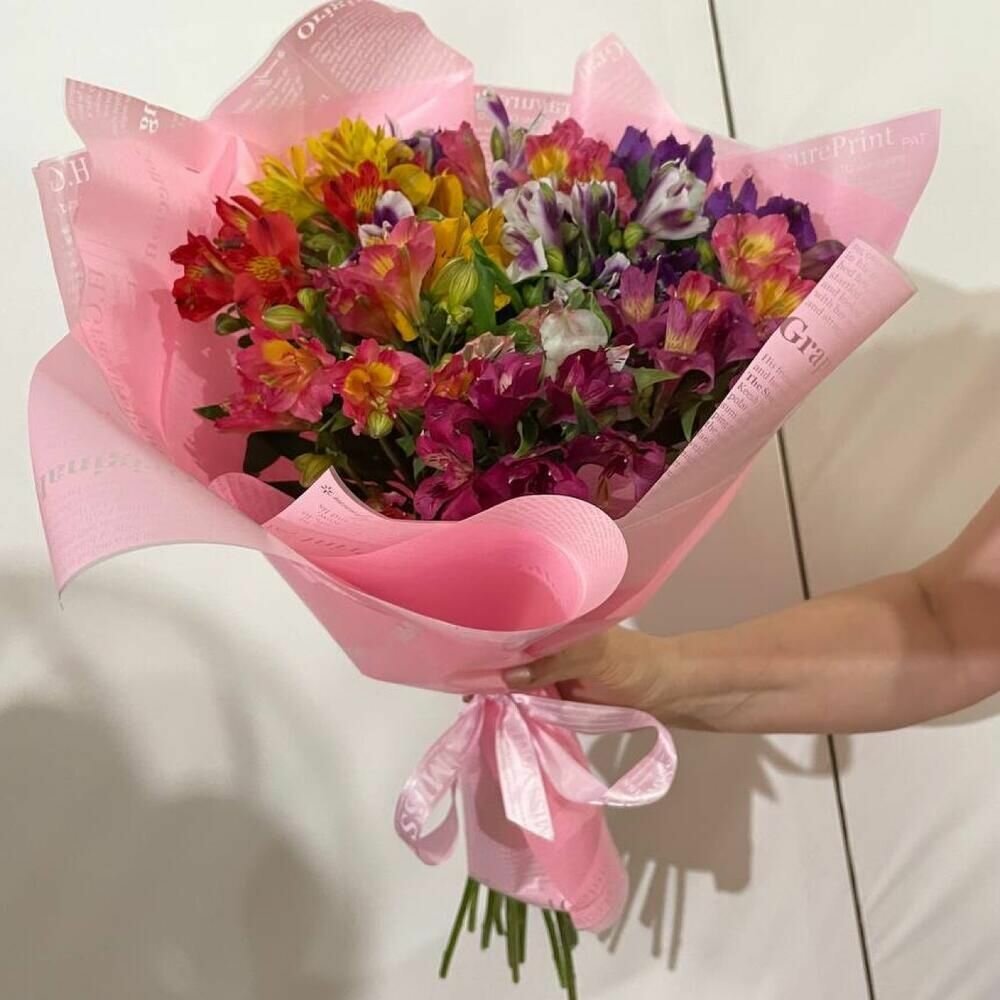 Букет альстромерии в подарок девушке, 13 шт.