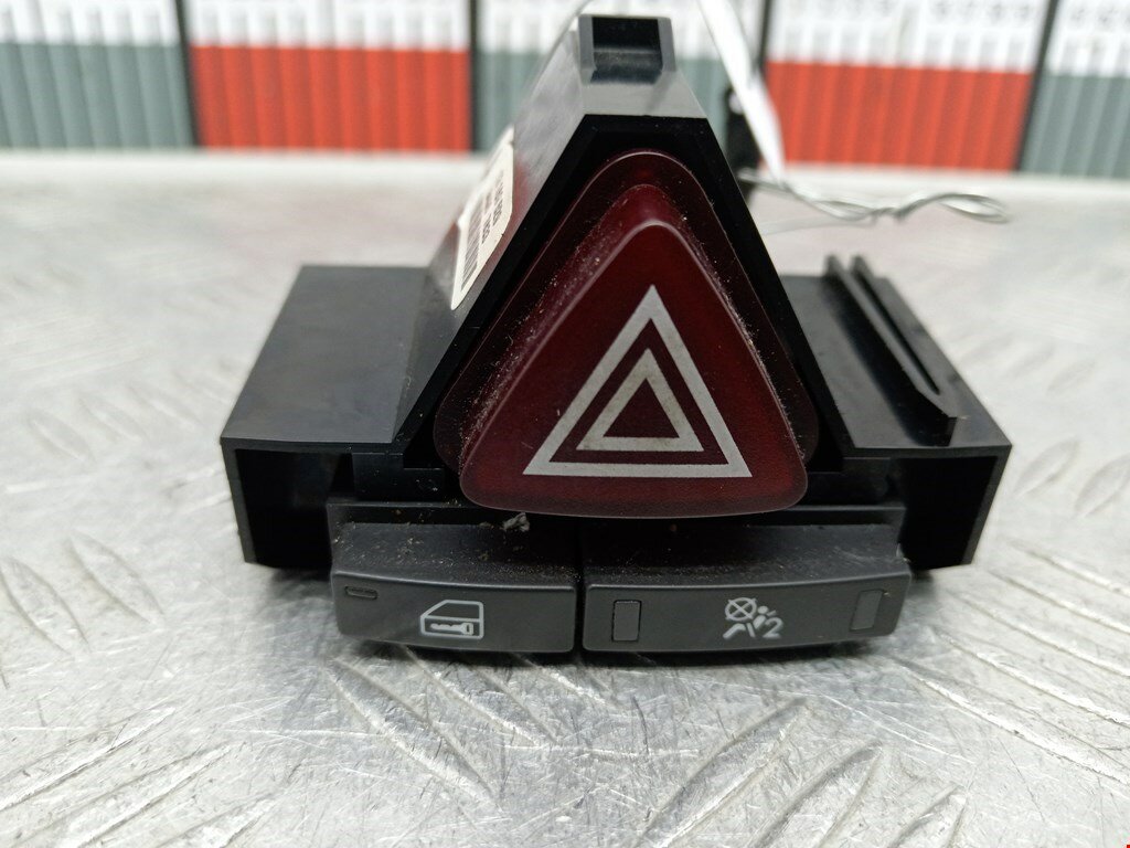 Кнопка аварийной сигнализации Opel Corsa D 13189800 арт. 2122069