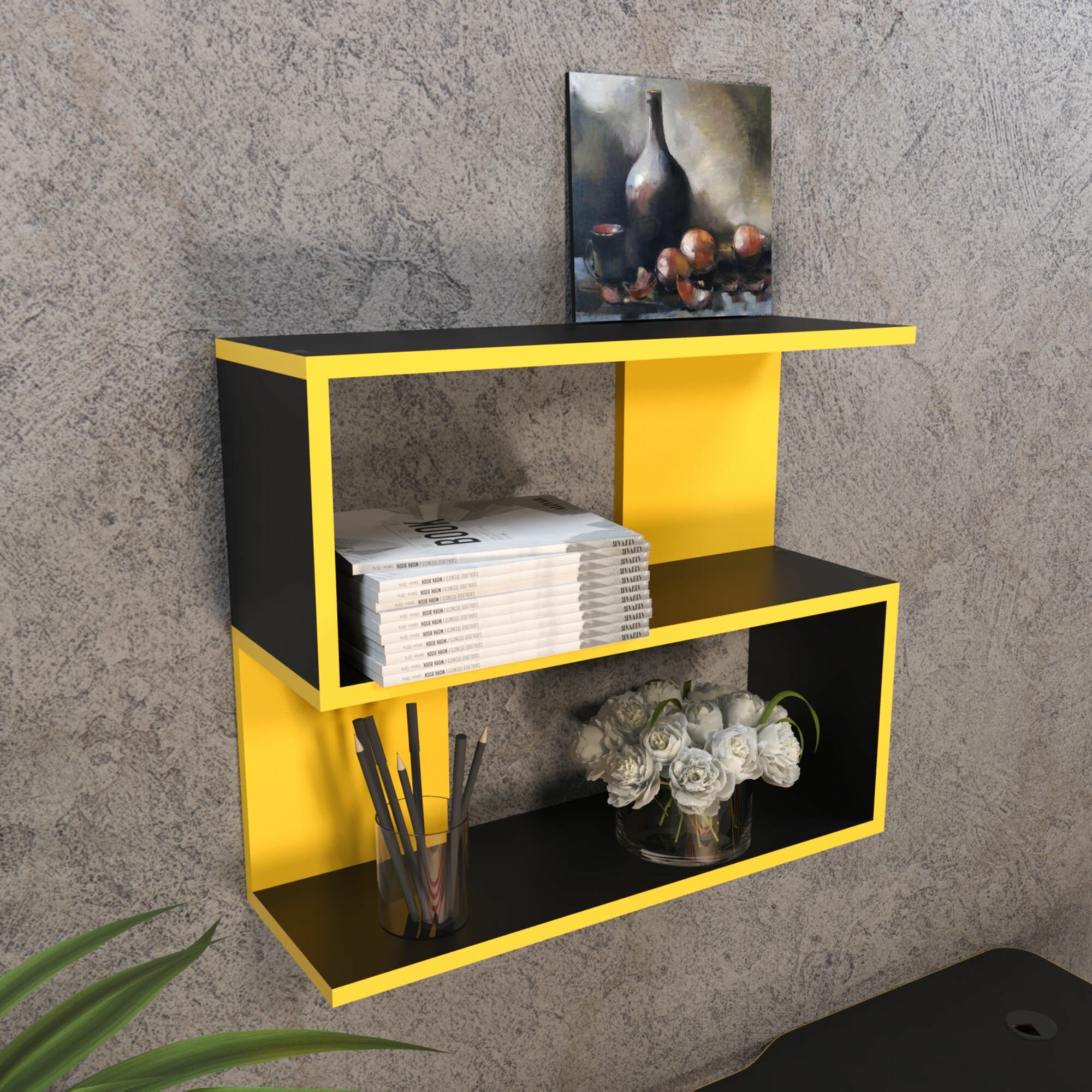 Полка настенная Сталкер, чёрная с жёлтой кромкой