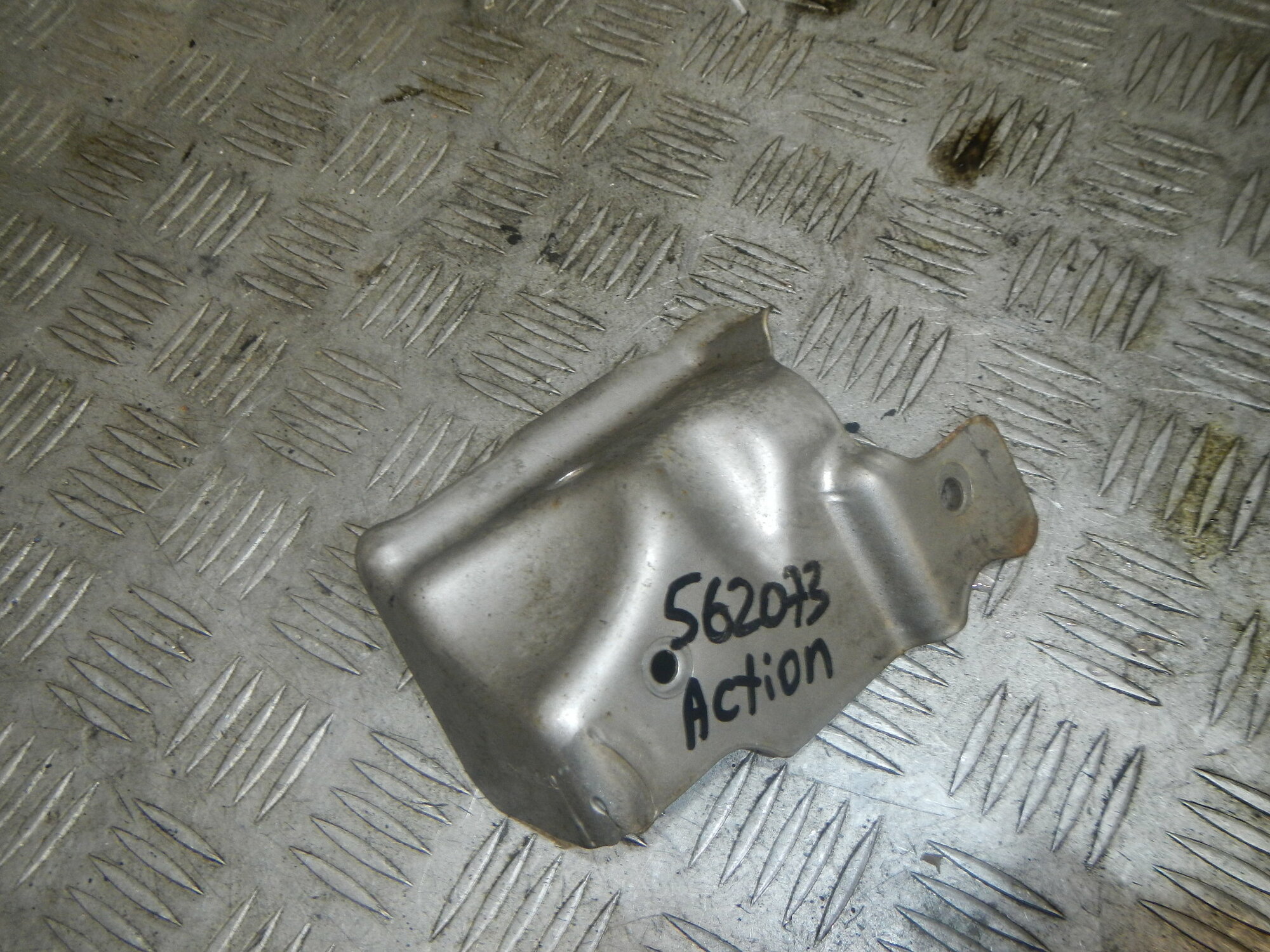 Б/У Экран тепловой, SsangYong (Сангйонг)-ACTYON (10-) SSANGYONG ACTYON (10-) D20DTF Без видимых повреждений. 562073 SSANG...