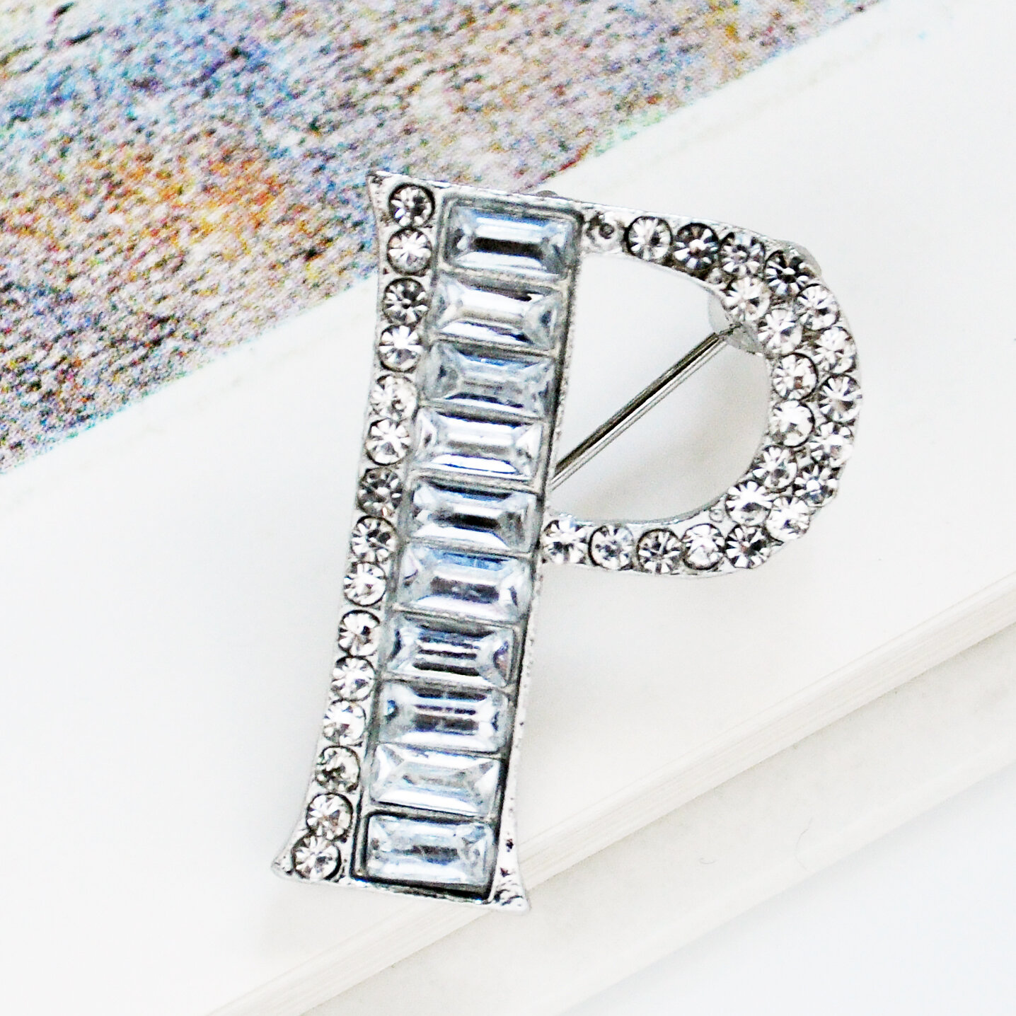 Брошь, стразы