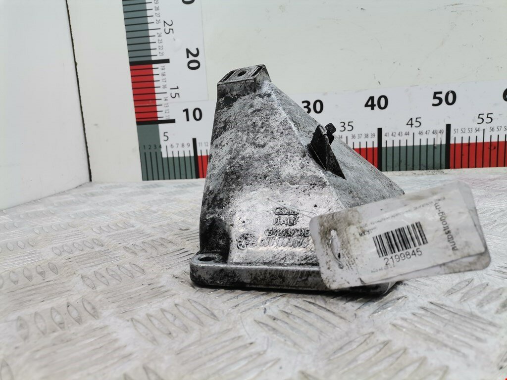 Кронштейн (крепление лапа) двигателя Audi A6 C5 4B0199305C арт. 2199845