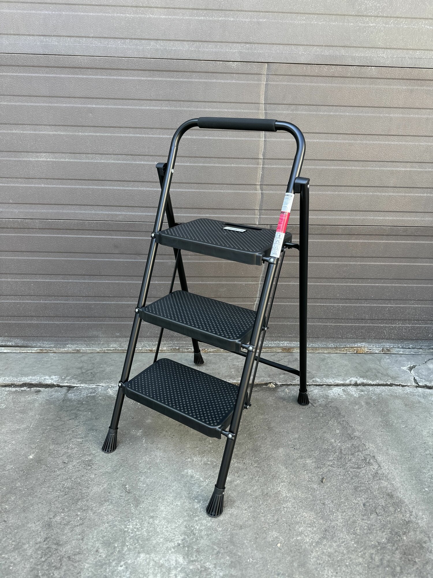 Стремянка стальная с широкими ступенями Cakmak Eurotower 3 ступени (высота площадки 0.70м, рабочая высота 2.70м)