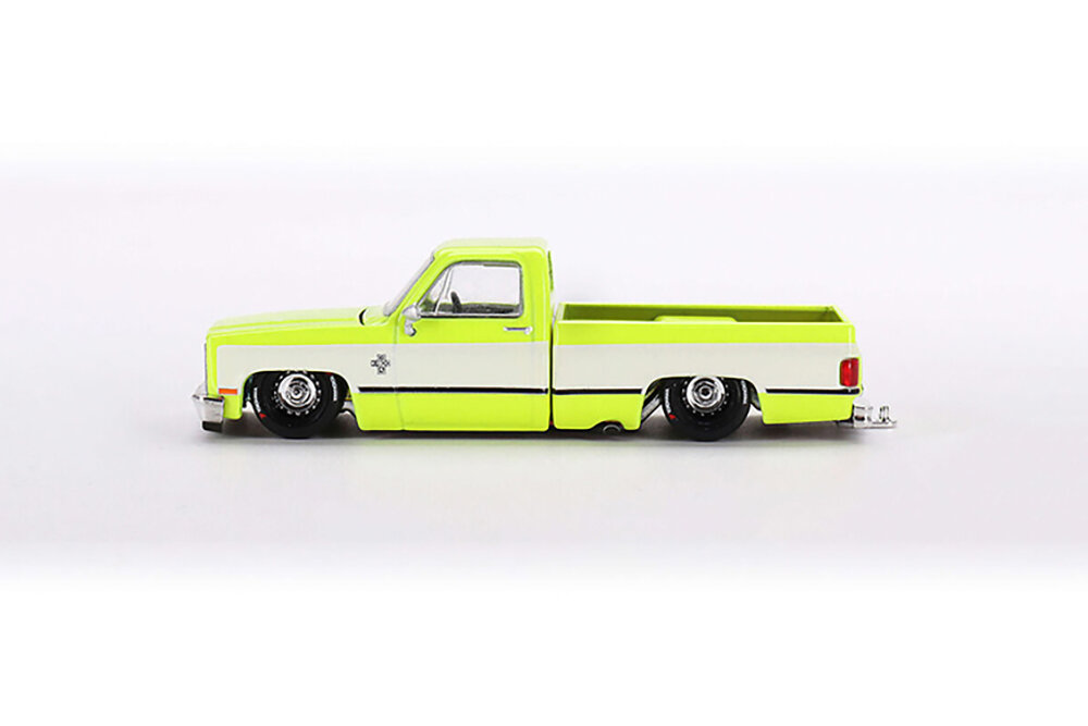 Модель коллекционная MINI GT Chevrolet silverado C-10 flo yellow raw chase car kaido house 1983 (длина модели 6-10 см)
