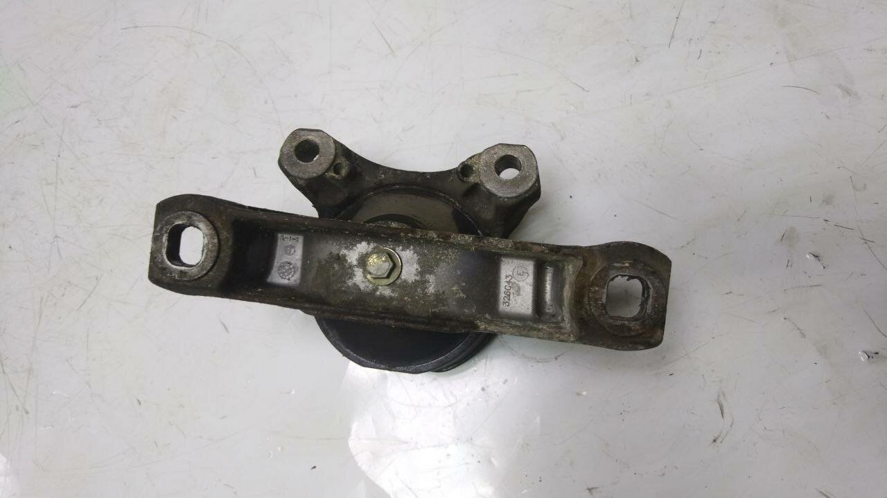 Подушка крепления двигателя правая Ford 4M516F012D