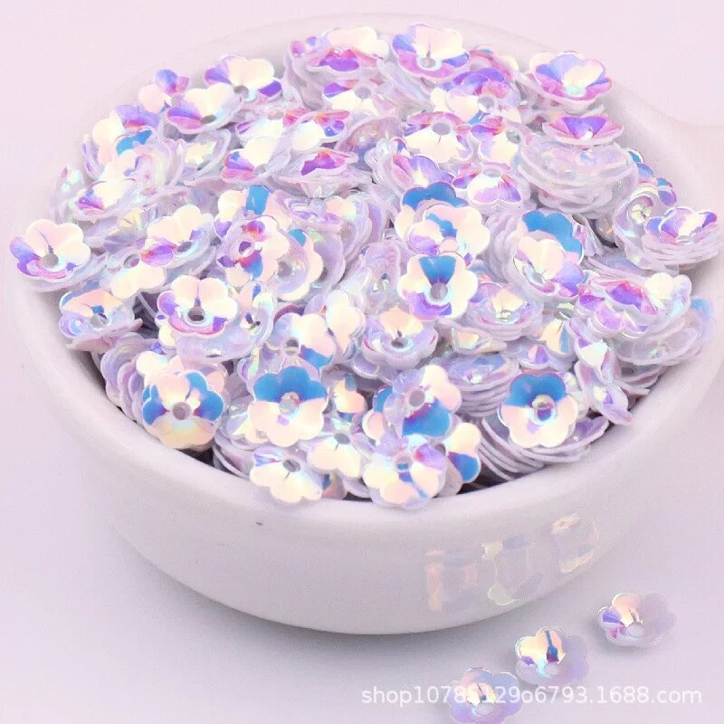 Пайетки Lucky Sewing вогнутые цветы сливы 6/8 мм 10 г 8mm 400pcs, No. 01 Golden White