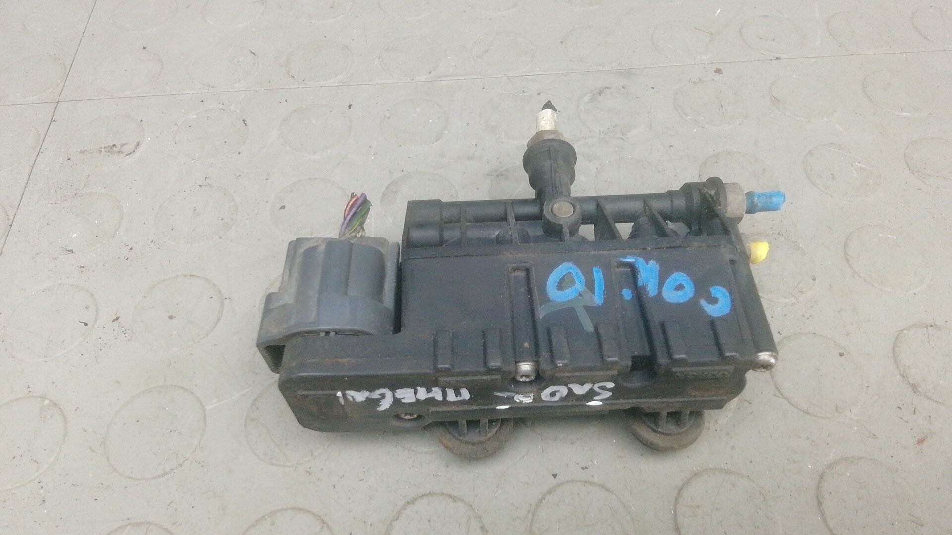 Клапан пневмоподвески LAND ROVER RANGE ROVER 3, Номер RVH500060, RVH500050