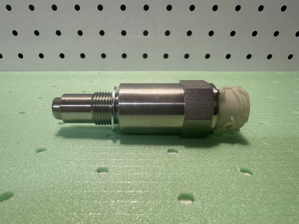 Датчик тахографа SCANIA P R G 4 И 5 серии ( скорости КПП ) скания