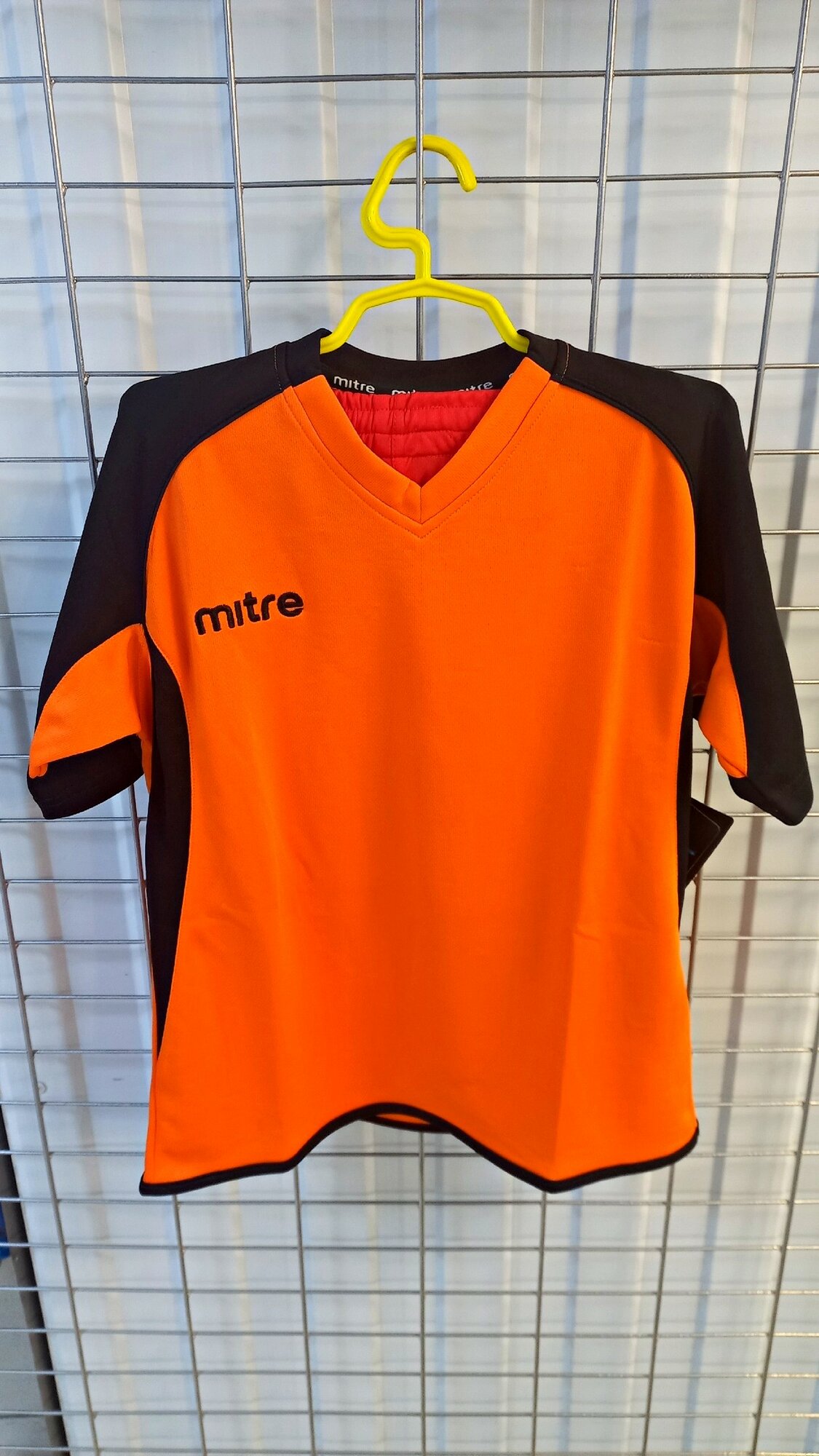 ДЕТСКАЯ размер SB ( на 10-12 лет) форма ( майка + шорты ) футбольная MITRE ОРАНЖЕВАЯ