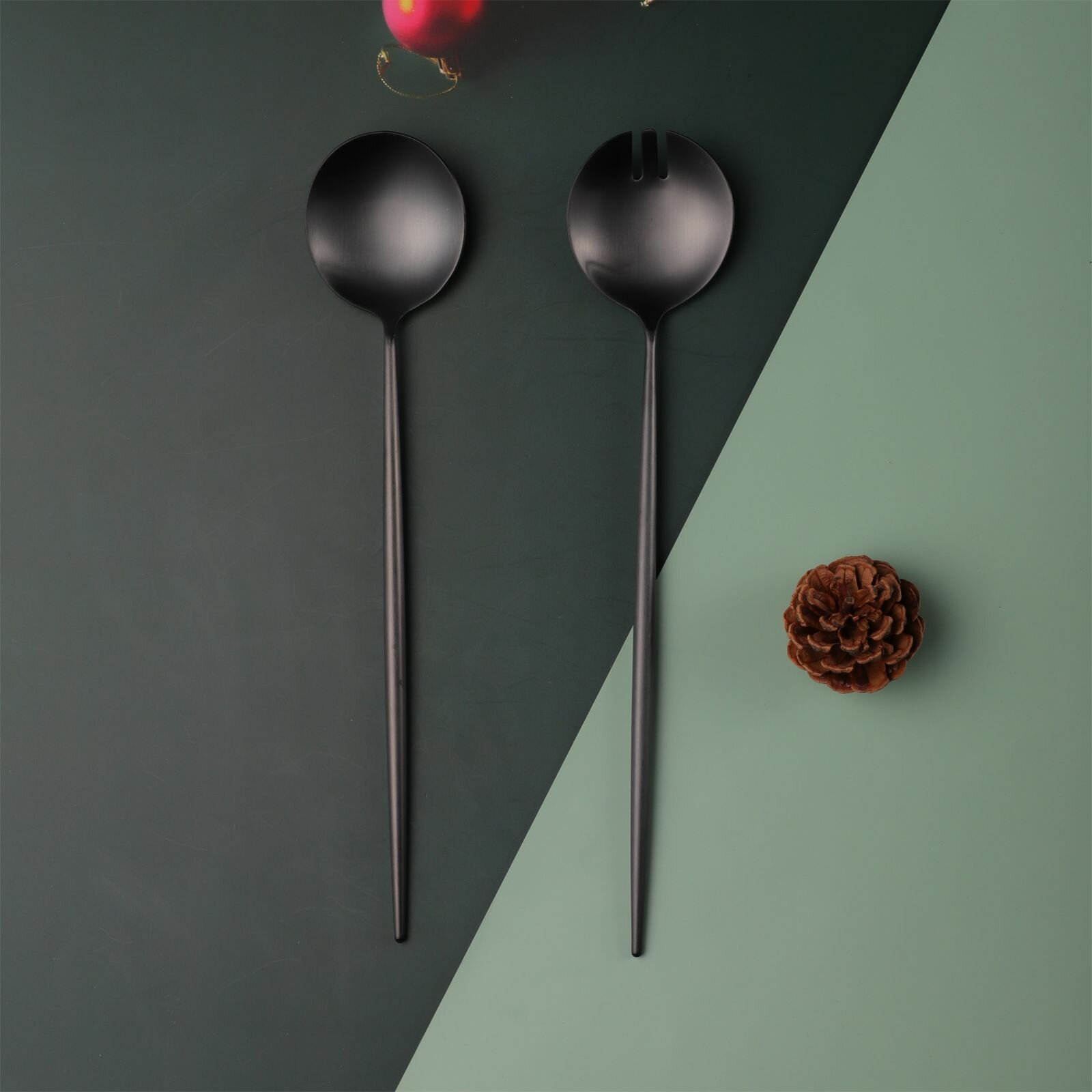 Посуда из нержавеющей стали, вилки и ложки для салата, сервировка стола