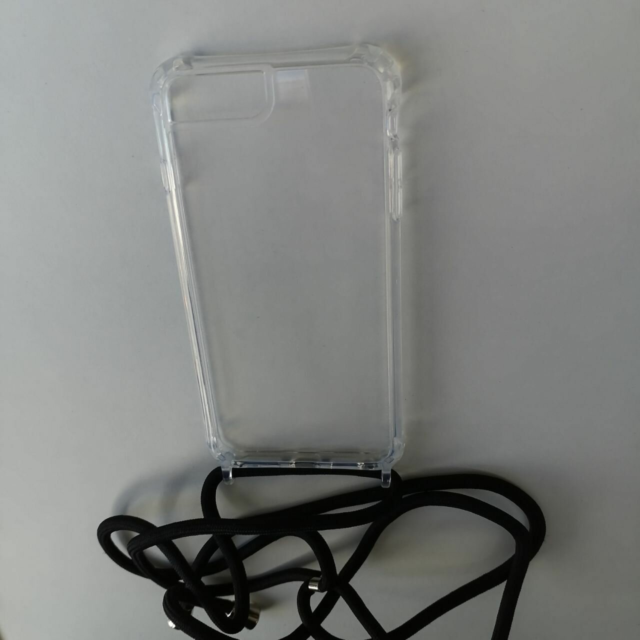 Чехол-накладка для IPhone 8 из высокого качества силикона и веревкой-цепочкой на шею.