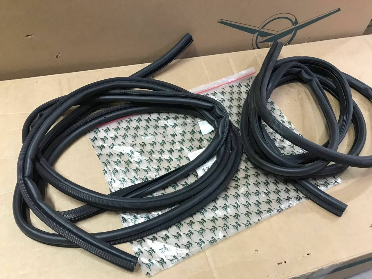 Уплотнитель проема задней двери УАЗ 3151 Хантер, UAZ Hunter 3153